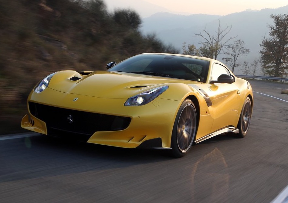 Ferrari F12 - Informatie, prijzen, alternatieven