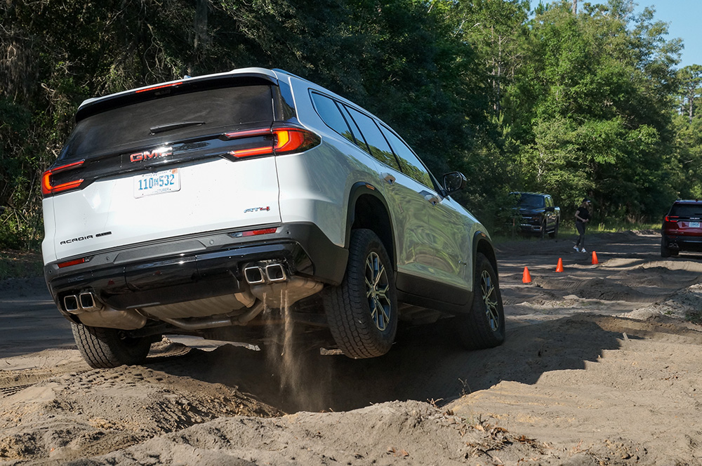 2024 GMC Acadia First Drive Review - AutoTrader.ca