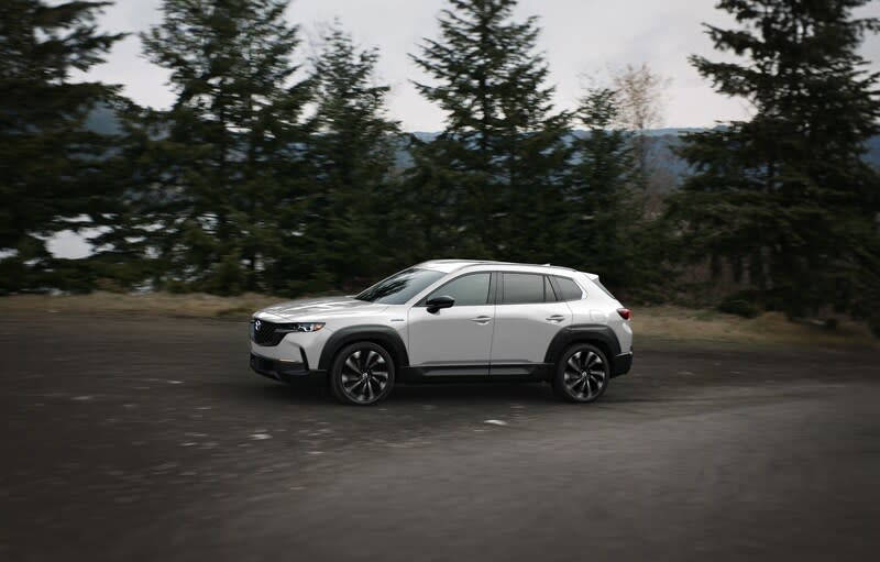 Mazda dévoile les premiers détails de son CX-50 hybride 2025 ...