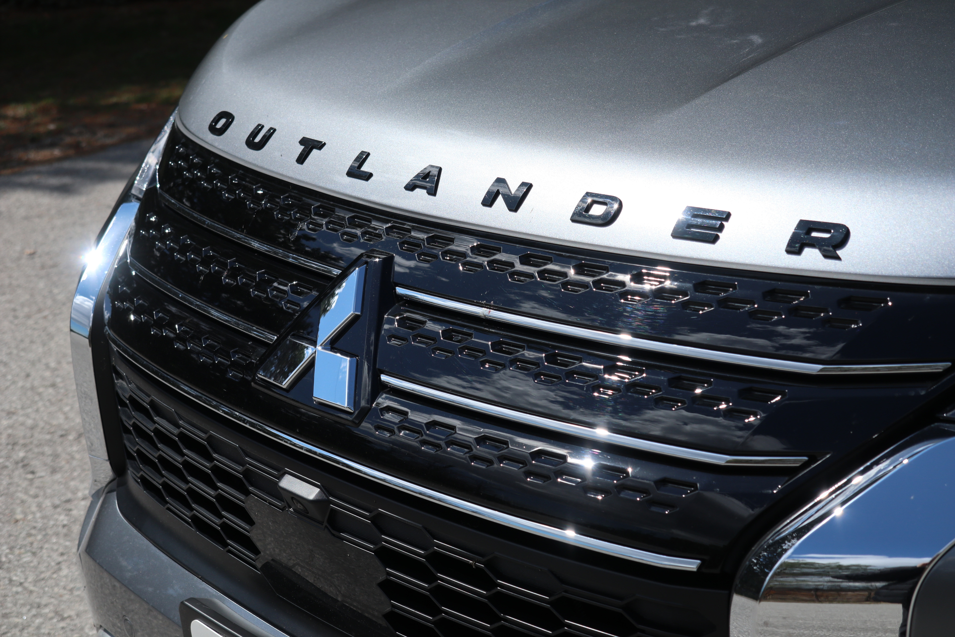 2024 Mitsubishi Outlander PHEV Review - AutoTrader.ca