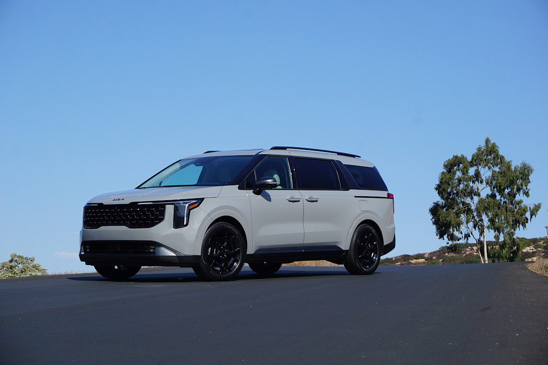 2025 Kia Carnival Hybrid First Drive Review and Video - AutoTrader.ca