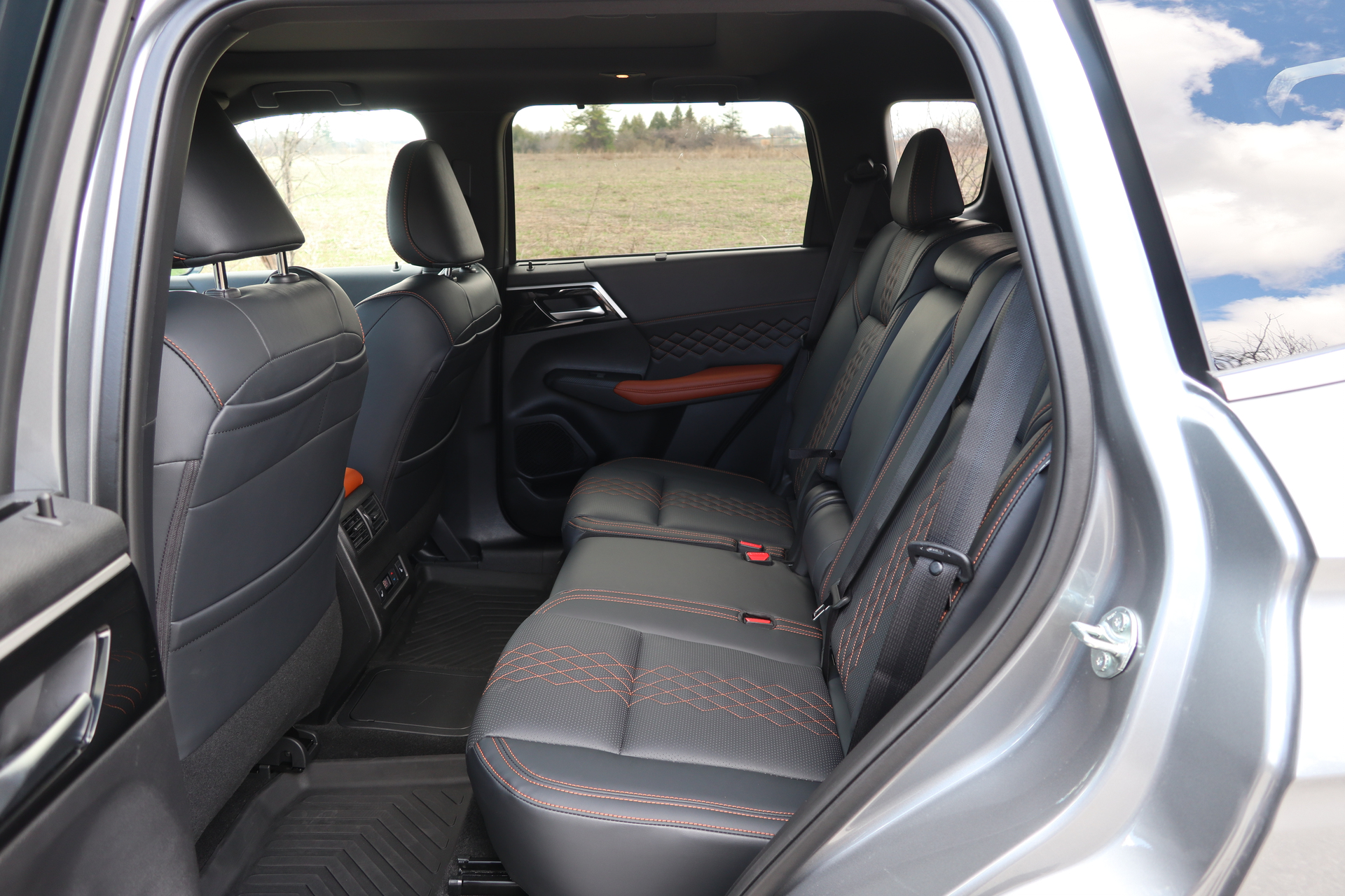 2024 Mitsubishi Outlander PHEV Review - AutoTrader.ca