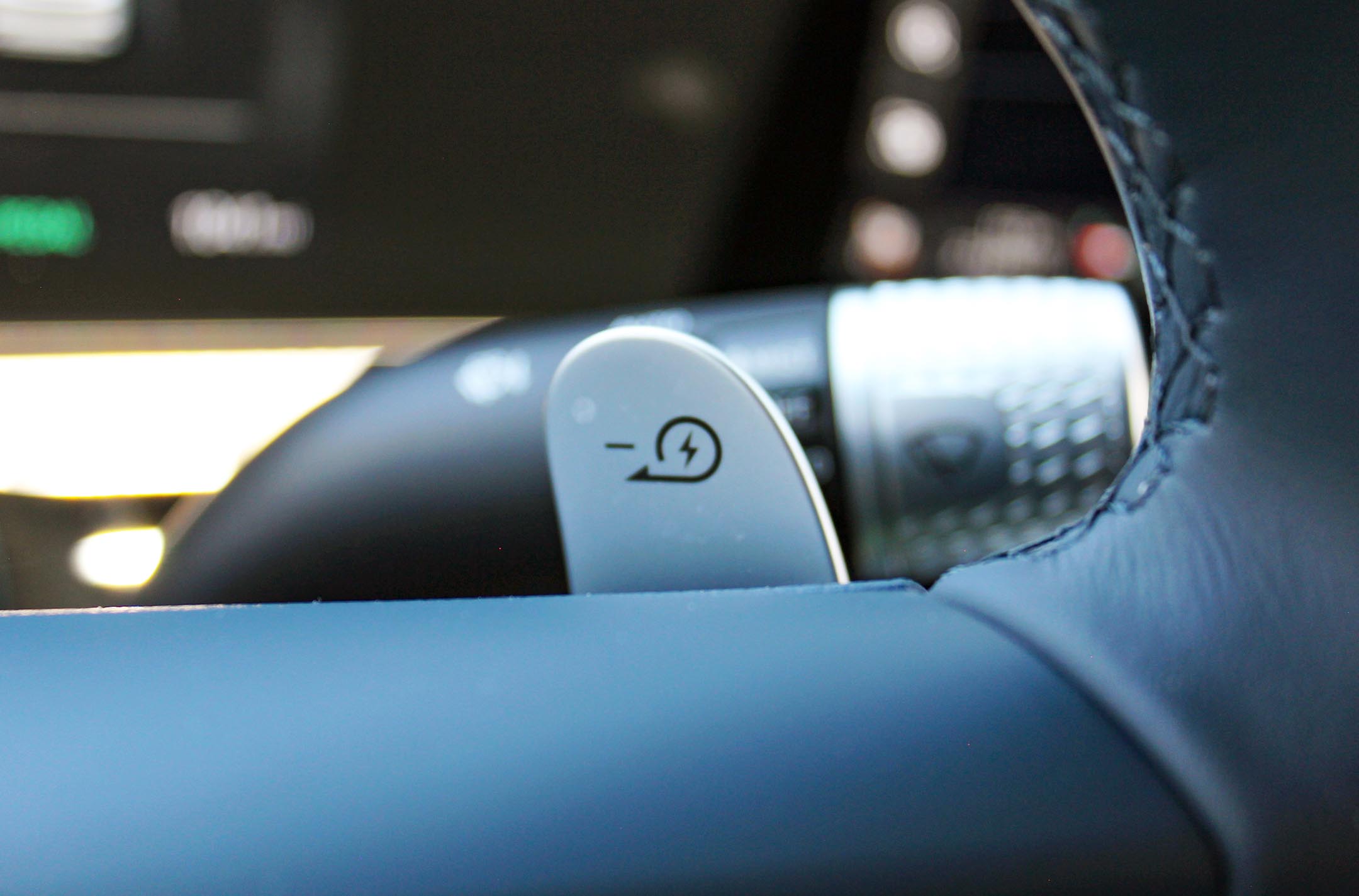 Paddle Shifters 101: What They Are and How to Use Them - AutoTrader.ca