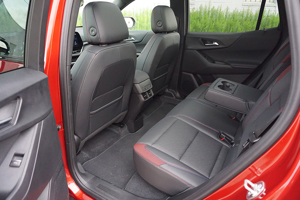 2025 Chevrolet Equinox First Drive Review and Video - AutoTrader.ca